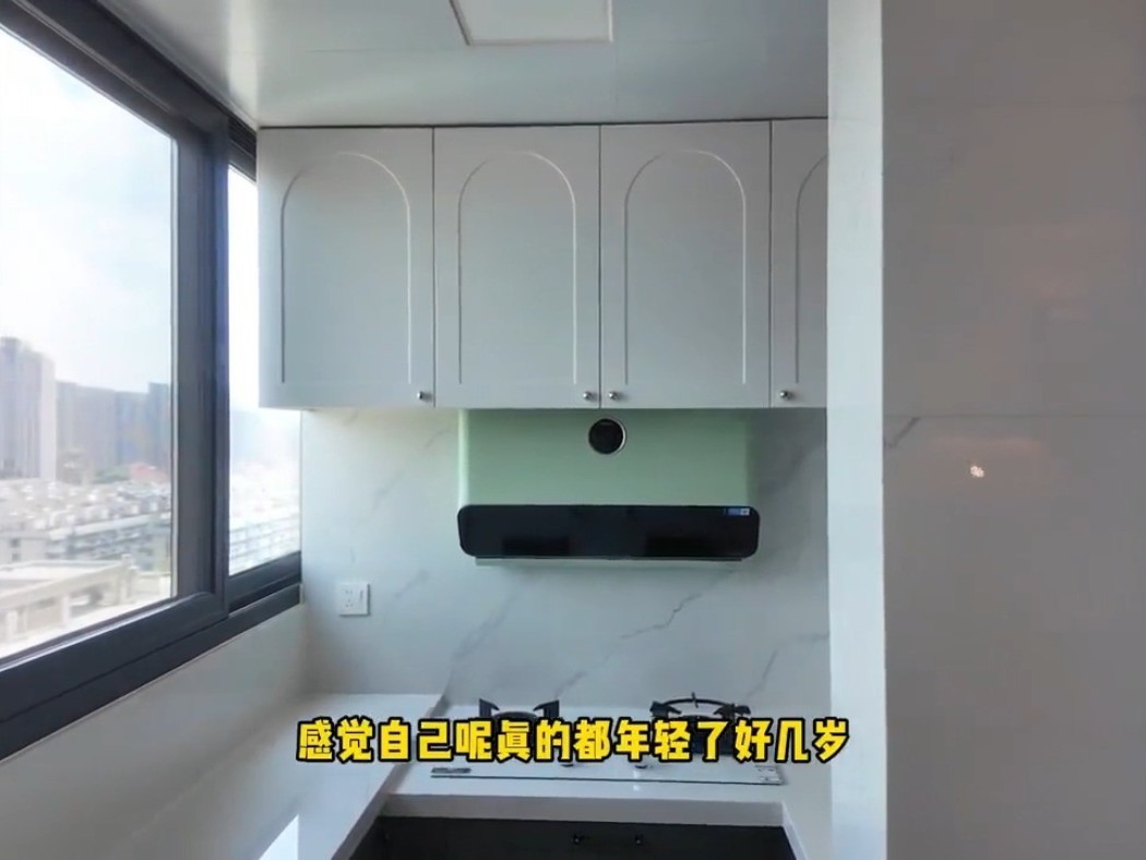 开放又不完全开放的开放式厨房,这个厨房可真的是复古风拉满