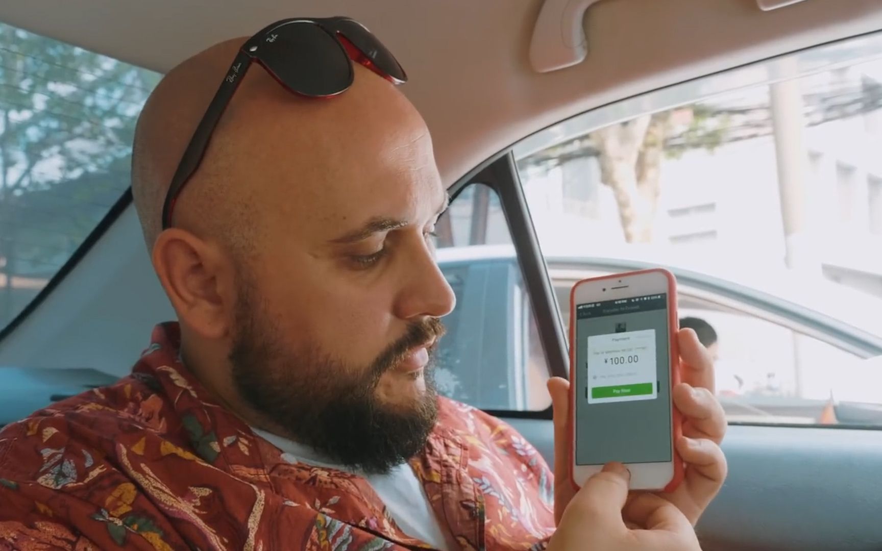 外国小伙在国内读书8年,回美国因没有微信支付,感觉生活繁琐!