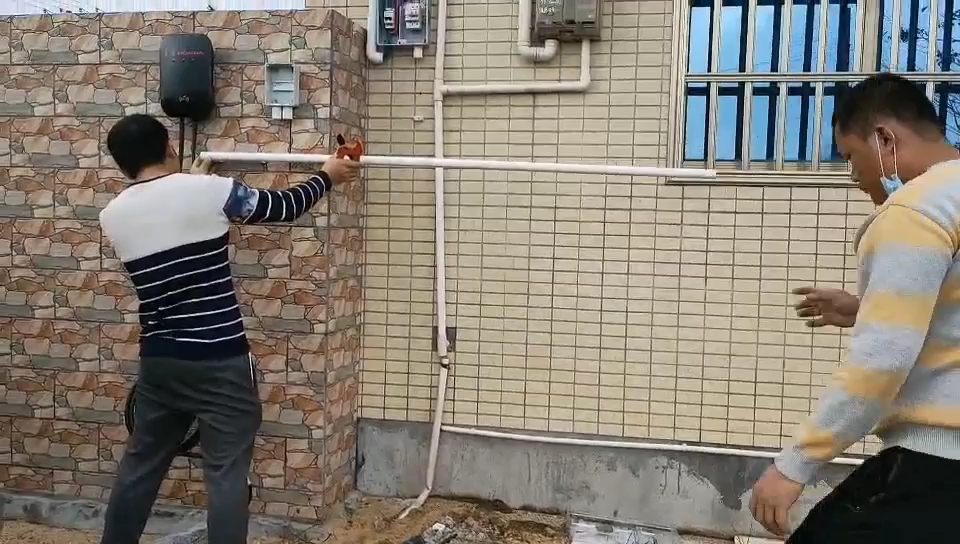 安装新能源汽车充电桩咯,家庭用车方便,省车油钱。