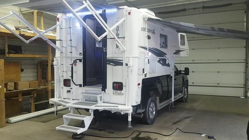 国外皮卡背驮房箱展示 一车两用