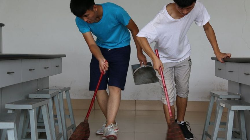 孩子上小学,老师命令家长打扫班级卫生,你觉得这种安排合理吗?