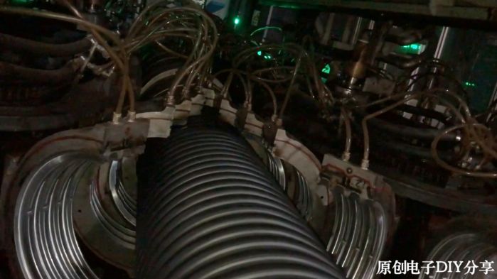 看看下水道管道,波纹管的生产制造过程!全靠成型机模具挤压成型