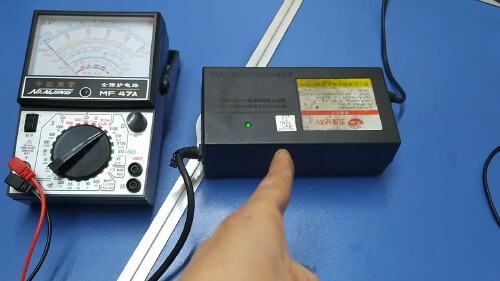 电动车充电时断时续?别急着换!3步教你轻松搞定充电器小毛病