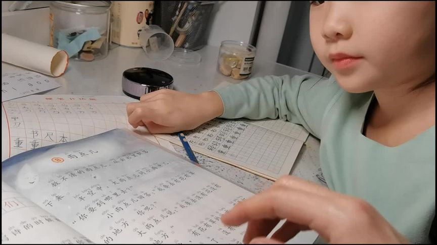 鼓励是针对孩子具体行为进行表扬