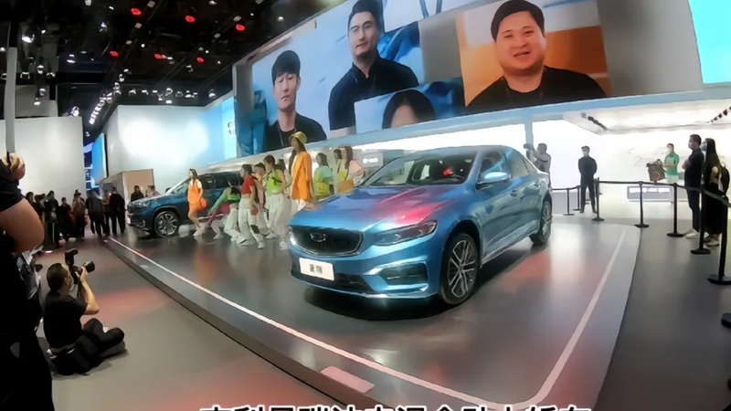 吉利星瑞油电混合动力轿车