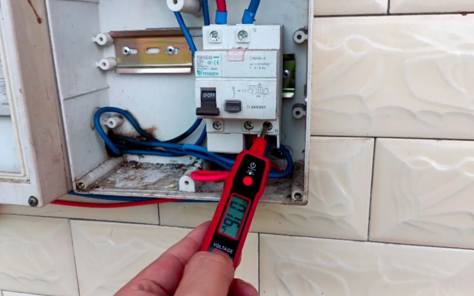 家里换了新线,用了几天。总跳漏电开关开始跳闸,是什么原因呢?