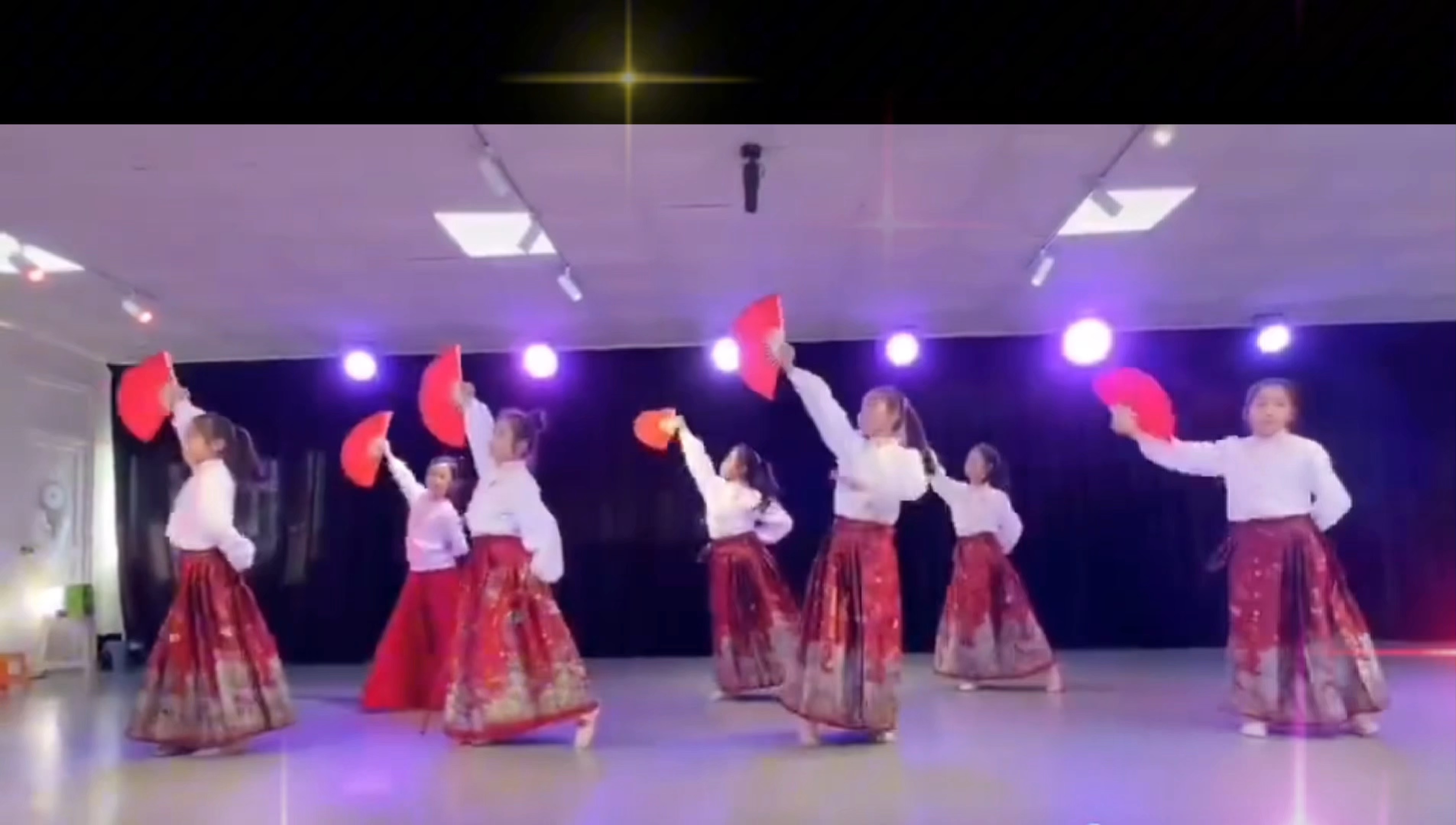 元旦古风扇子舞完整版《雪龙吟》#元旦 #元旦舞蹈 扇子舞#雪龙吟 #...