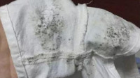 衣服受潮发霉怎么洗?用这种水泡一泡,异味霉斑全消失,太厉害了