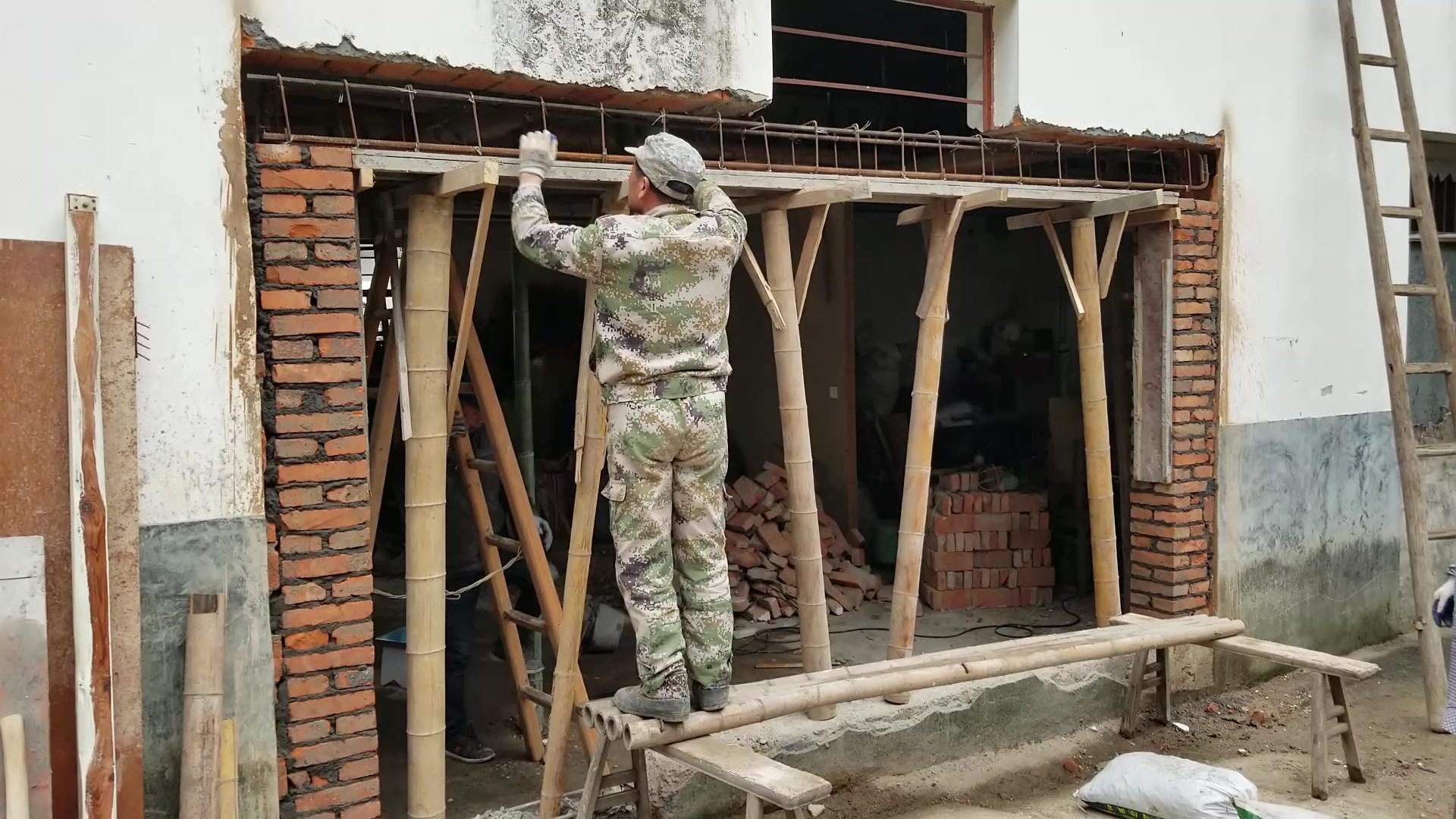 【INMYHOME】请师傅给车库开个门洞顺便装个电动卷帘门 Open an ...