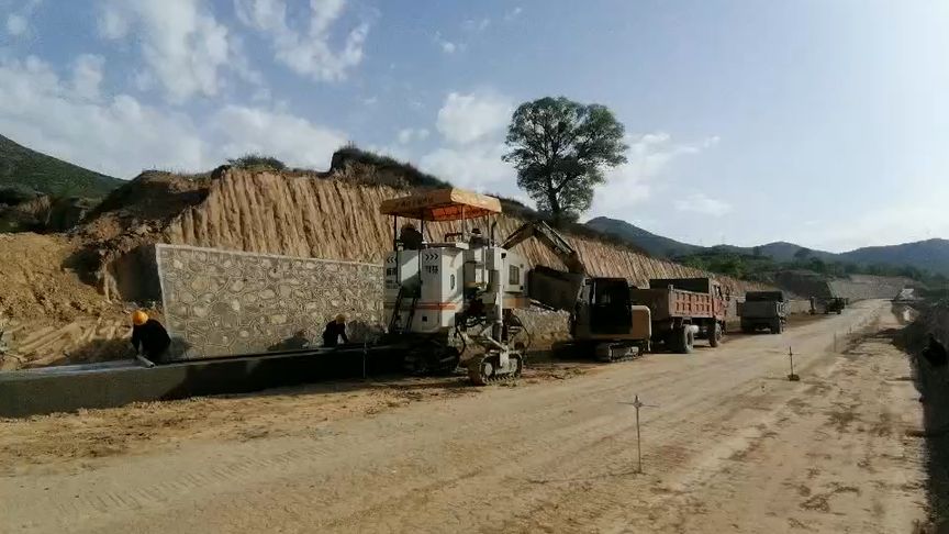 滑模机,滑模施工找徐州新路科技,整车找平,全液压控制