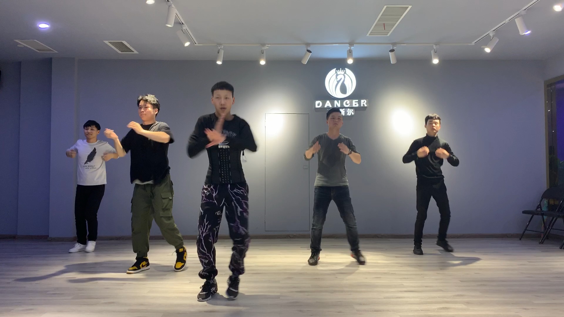 简单易学的年会编舞