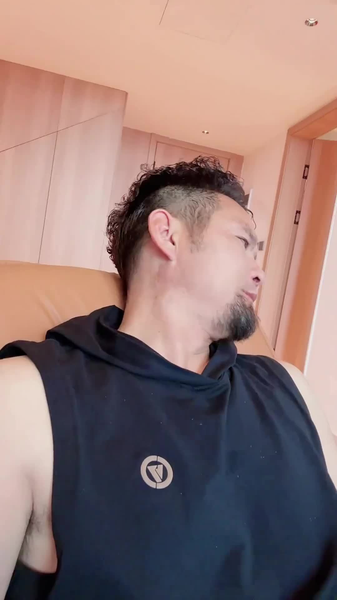 我突然听到这首歌很心酸,不知道你们是不是#看世界 #看世界 #我的...