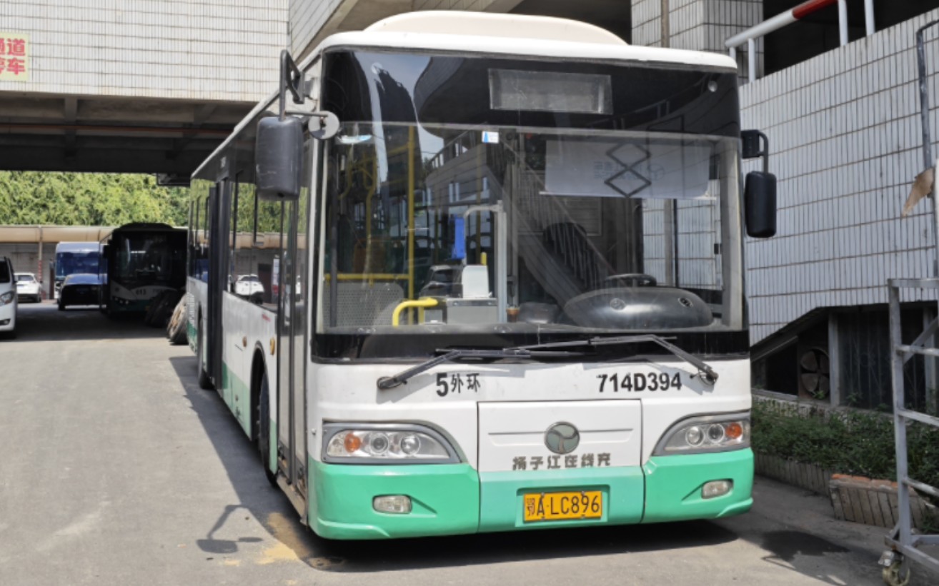 武汉公交扬子江在线充无轨电车更换集电头(煤精)