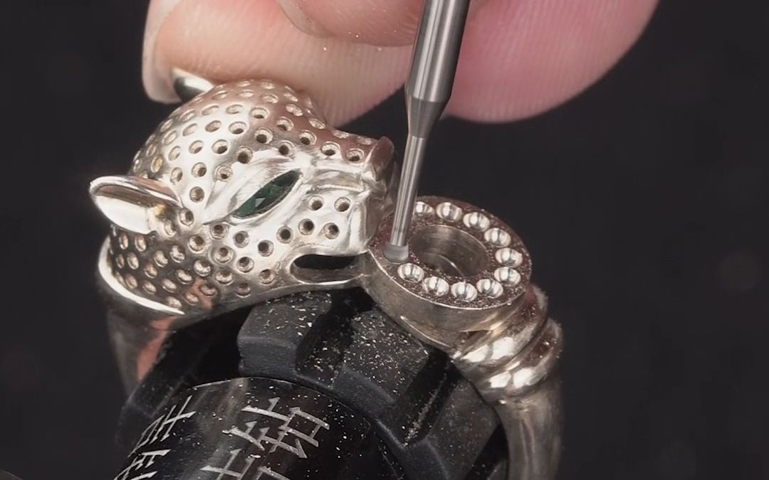 【吉钻工艺】“失蜡法”做金钱豹戒指。