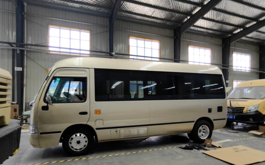 九龙考斯特商务房车,旅居商务都OK,很豪华帅气的自动挡中巴房车