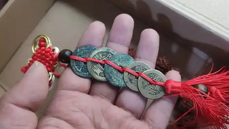 五帝钱悬挂指南:如何正确挂取并放置?