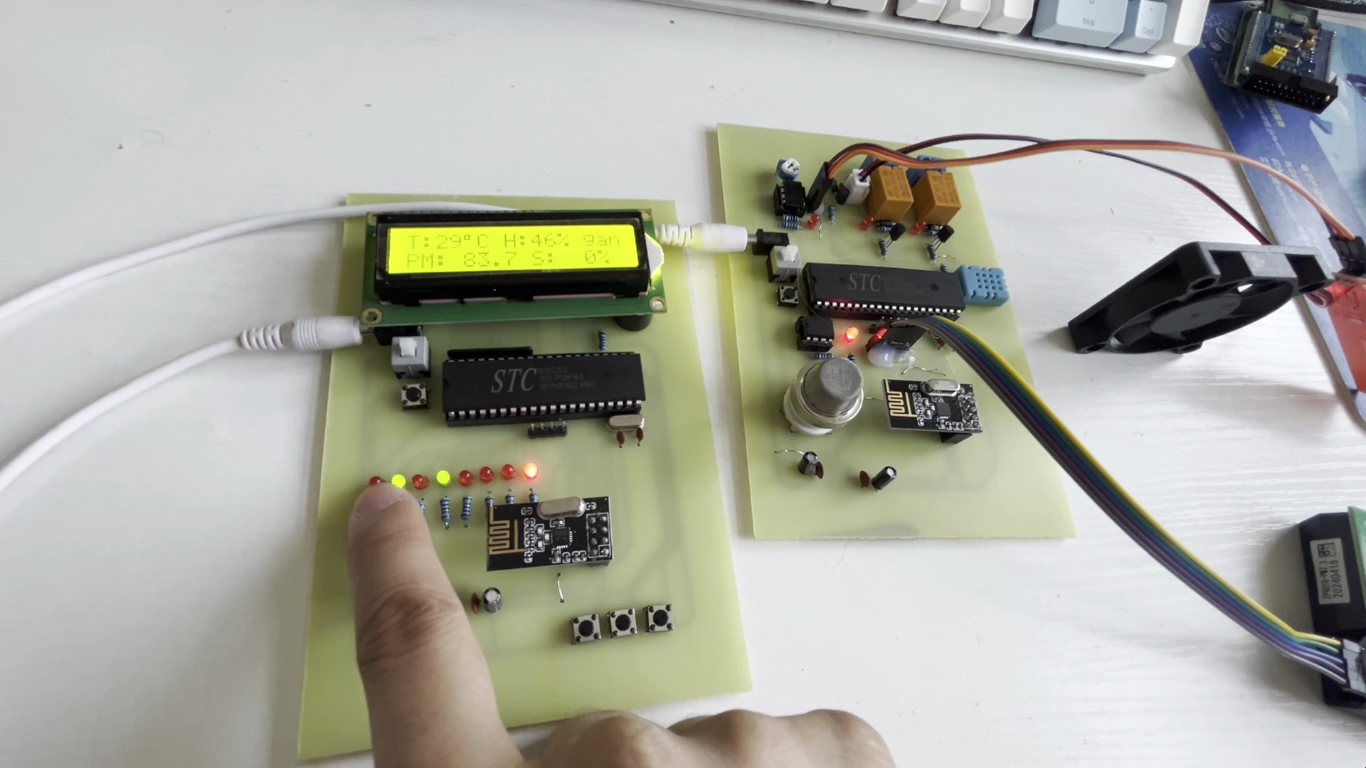 杨门家群8-7机房环境无线监测系统的设计-软件学院 修改-1