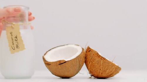 糖友必看!椰子水是升糖炸弹还是控糖神器?对比5种饮品真相惊人