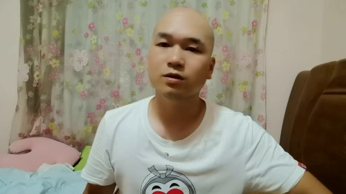 又给媳妇还了一个月信用卡,还要还一年,帮不了她了