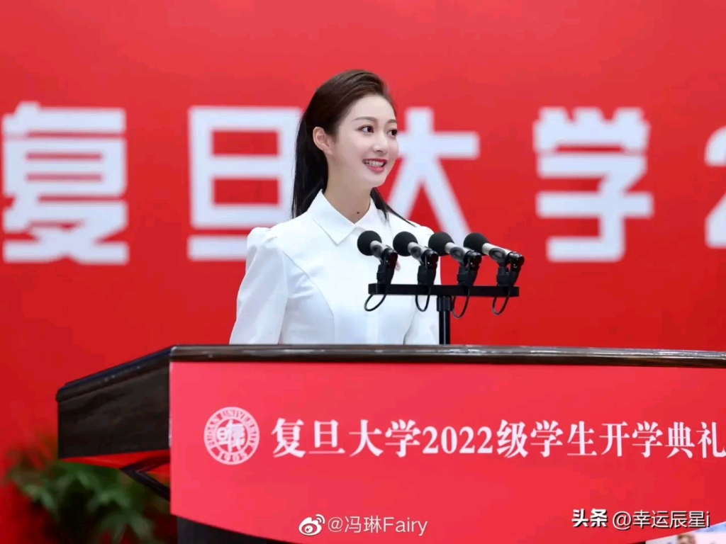 复旦大学开学典礼上冯琳同学代表研究生新生发言。太有风采了!让人...