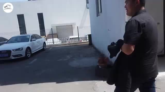 四十万的车保养一次花多少钱?看见单子上的金额后,小伙坐不住了