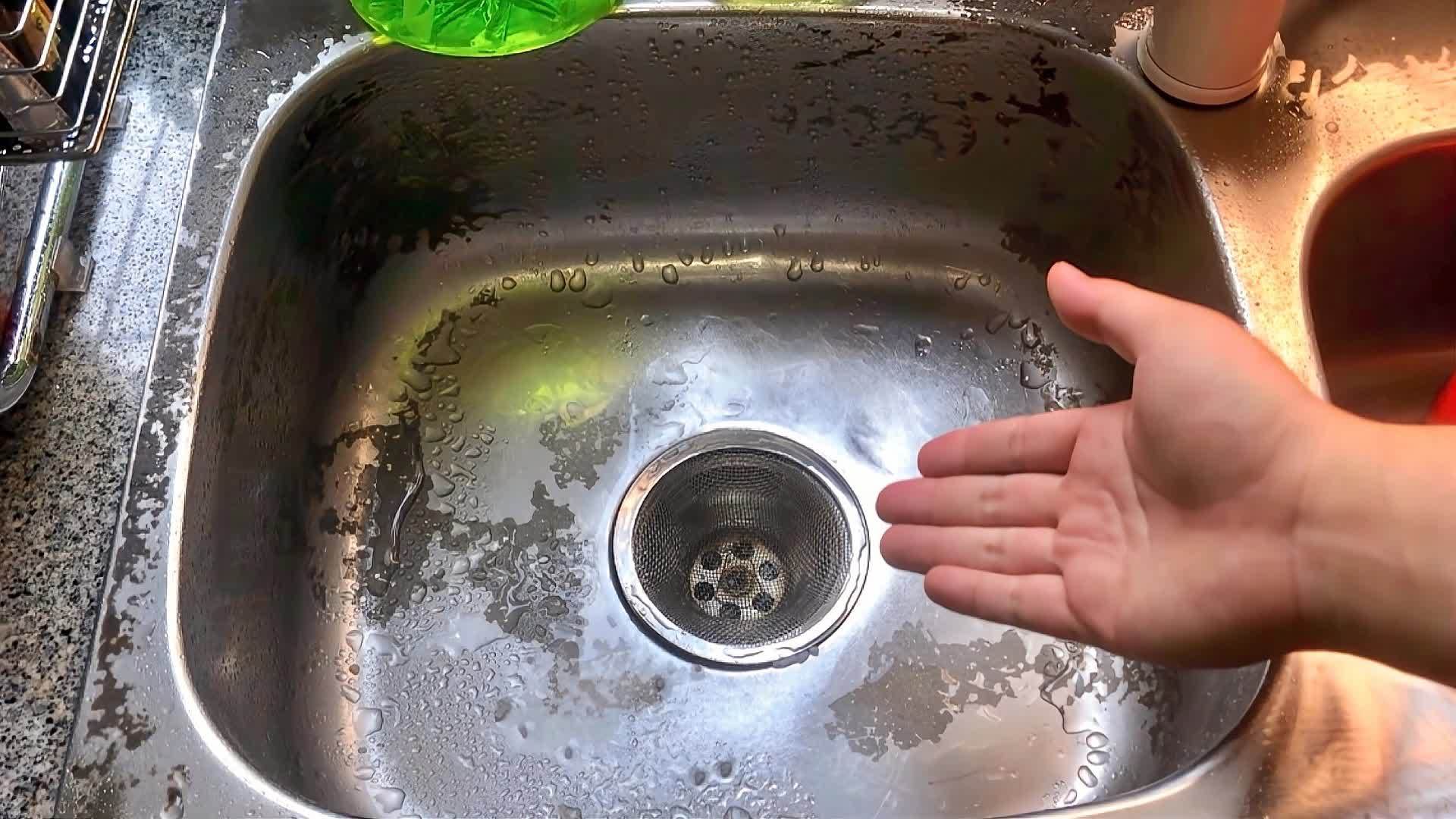 厨房下水道容易堵,教你一个好方法,立马疏通不怕堵,还能除异味