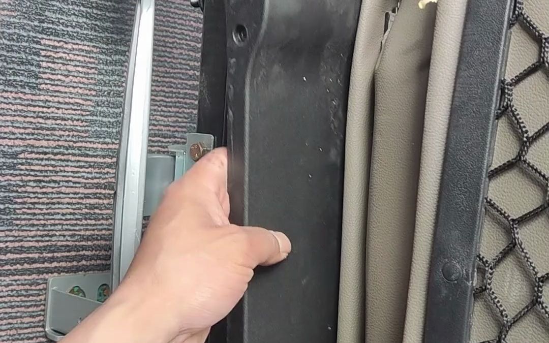 安全门翻转座椅调角器更换操作说明