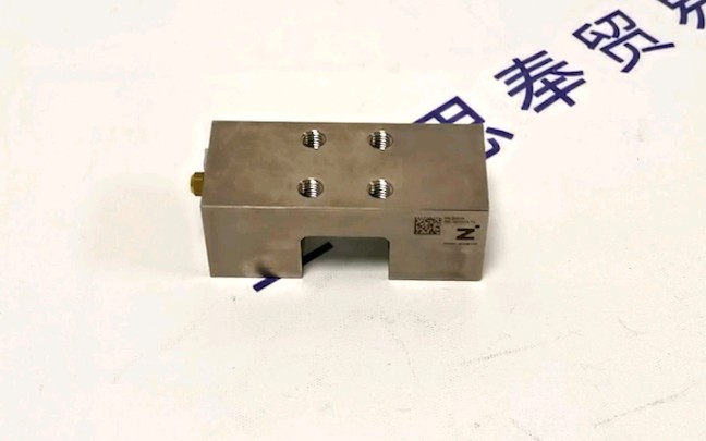 #导轨钳制元件 的工作原理很简单,通过气动活塞移动楔形传动机构给...