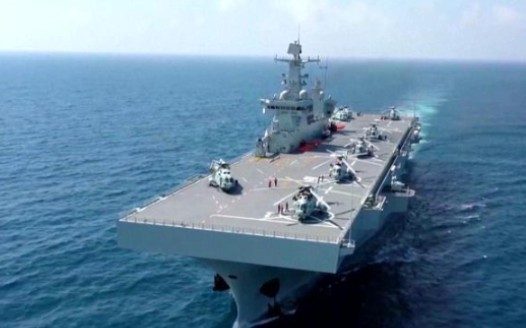 偶遇“海南”舰,另一种视角领略075两栖攻击舰