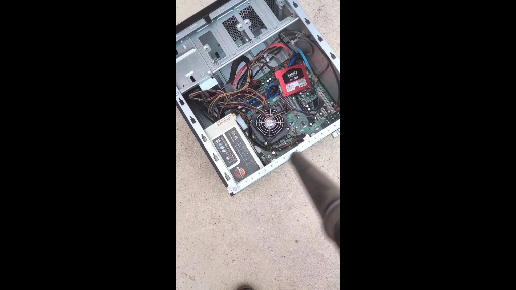 电脑正确的吹灰尘保养工作