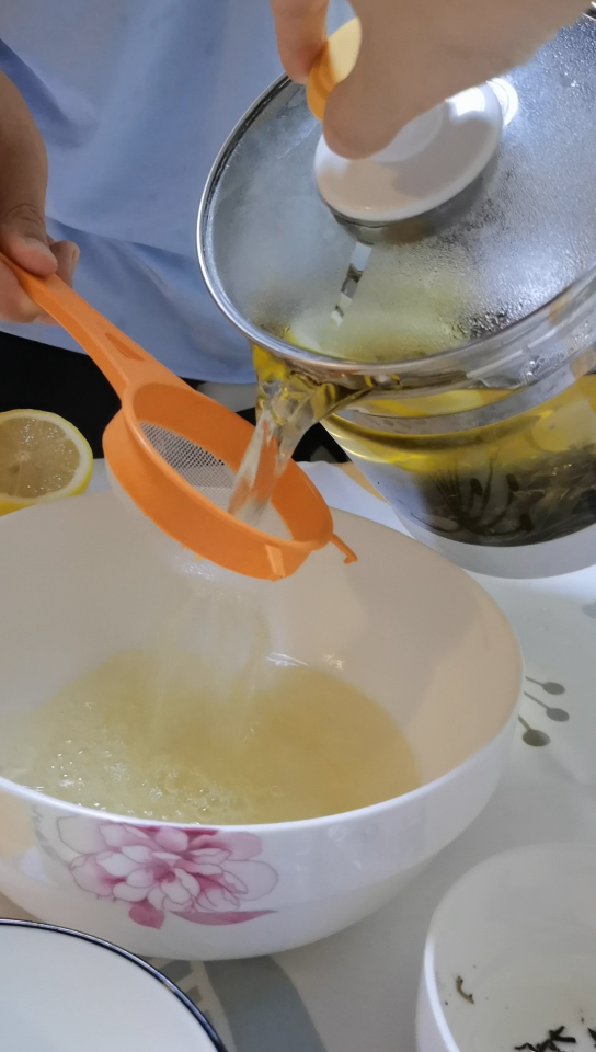 大师制作水准的的柠檬绿茶