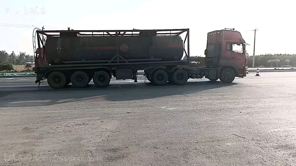 盘点公路上的各种油罐车