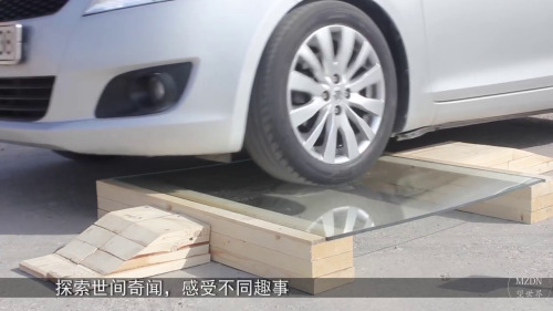 钢化玻璃有多牛?老外用大卡车碾压,结果出乎意料!