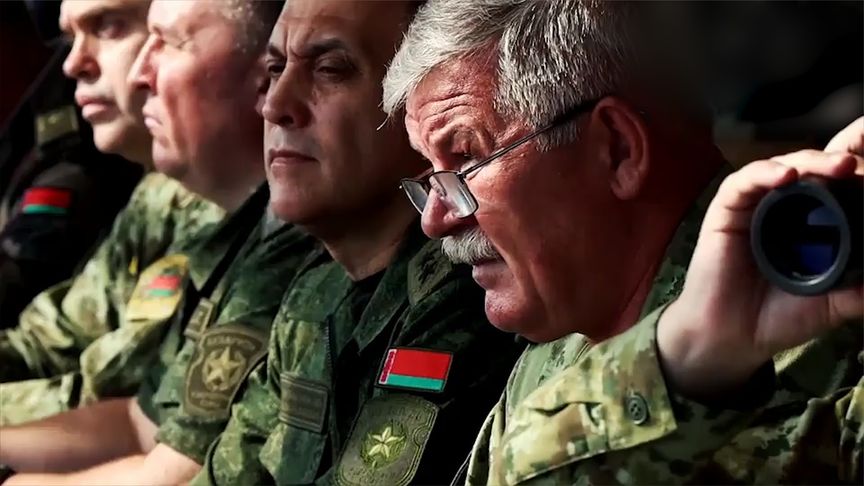 白俄罗斯边防部队演练应对武装犯境者,模拟将其包围歼灭