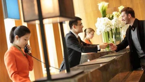 为什么酒店前台工资那么低,还有很多美女愿意做?说出来你都不信