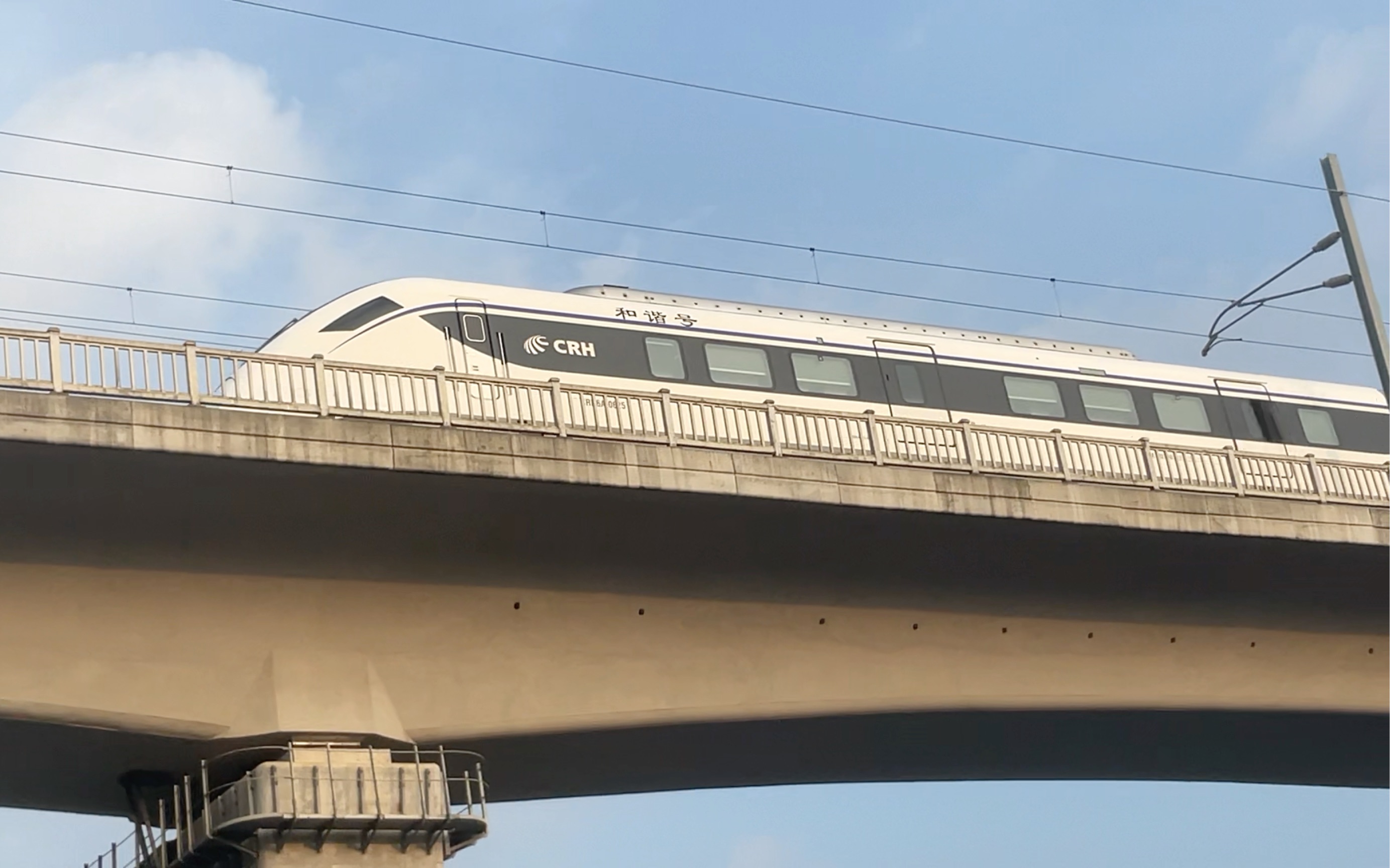 CRH6A列车进站!