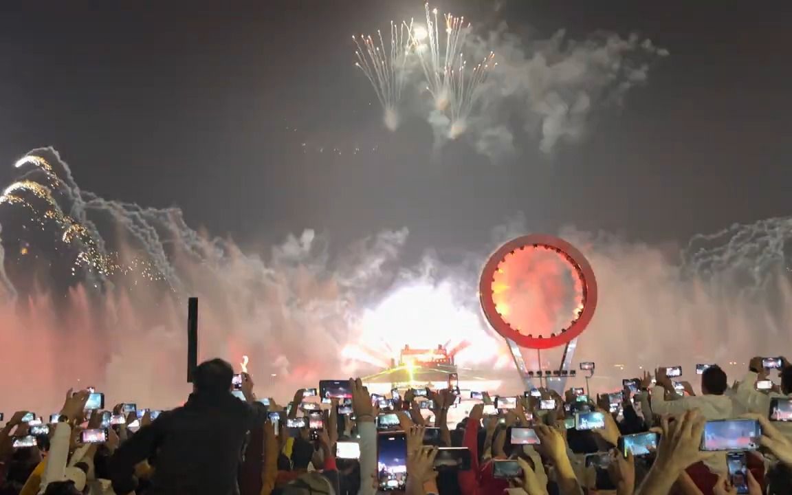 卡塔尔举行盛大焰火表演庆祝国庆日和世界杯的成功举办