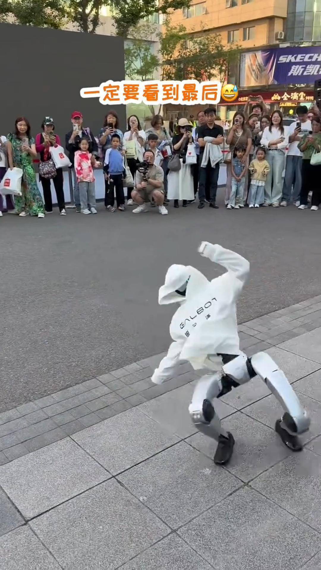 机器人跳舞一定要看到最后,会让你露出满意的笑容