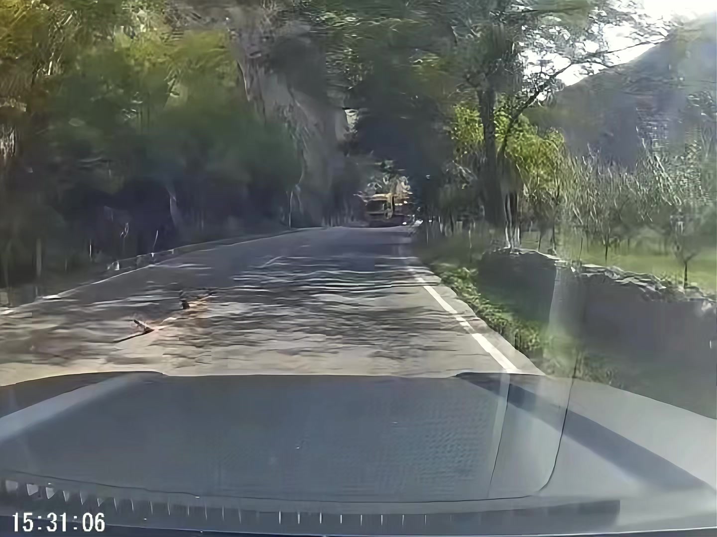 逆向超车 逆向行车,注意生命安全,切记防御性驾驶#交通事故 #交通...