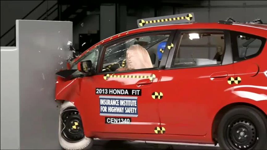 2013年本田飞度驾驶员侧小重叠IIHS碰撞试验#美国iihs碰撞测试