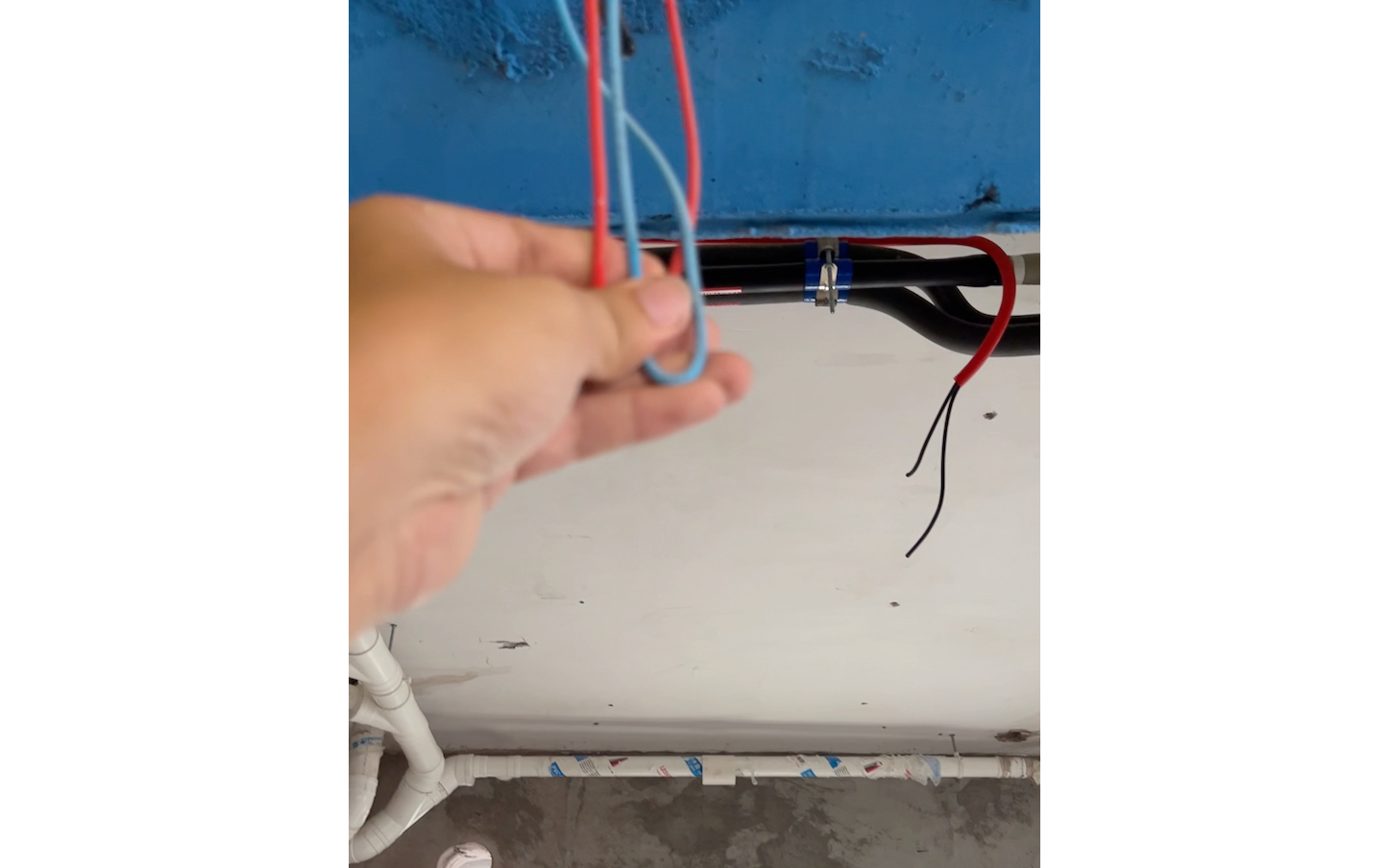 看一看华为全屋智能工地现场的线路敷设