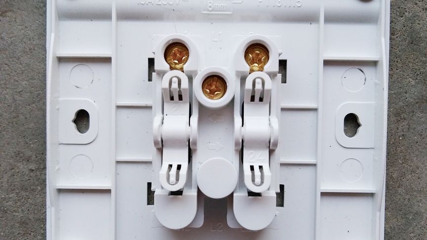 家庭装修吊顶改电双开单控灯线路怎么走三根线开关面板如何接线