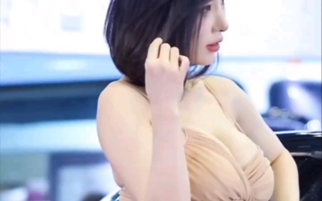 [竖屏]韩国极品车模宋珠儿,性感丰满,火辣身材,无处安放的魅力