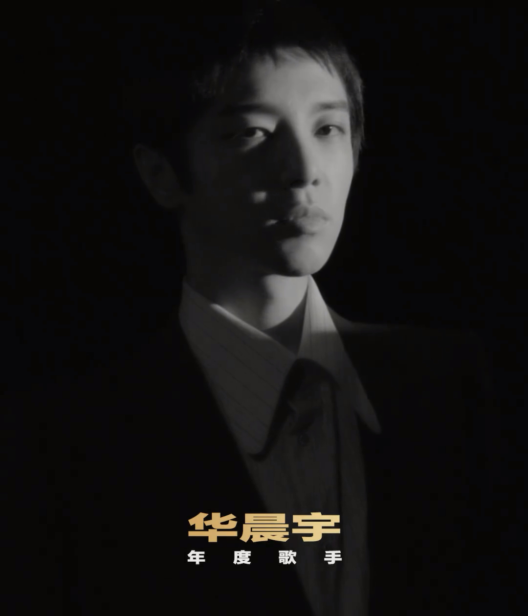 新世界,指尖跃然于黑白琴键,声线旋扬于天