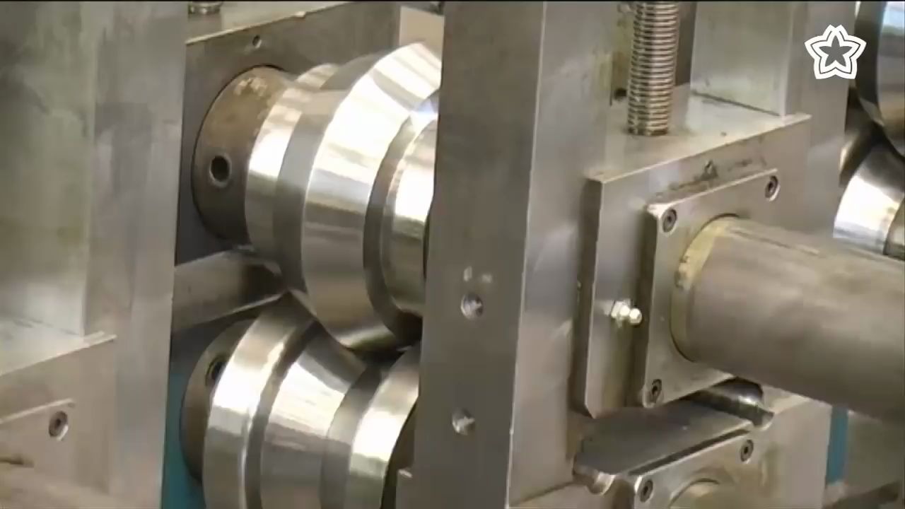 10年前国外滚压成型线作业视频