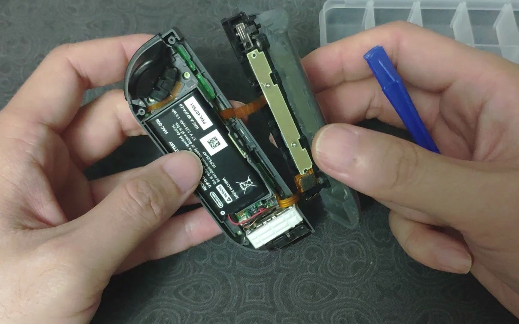 【DIY拆解与修理】朋友的Joycon摇杆漂移了更换摇杆