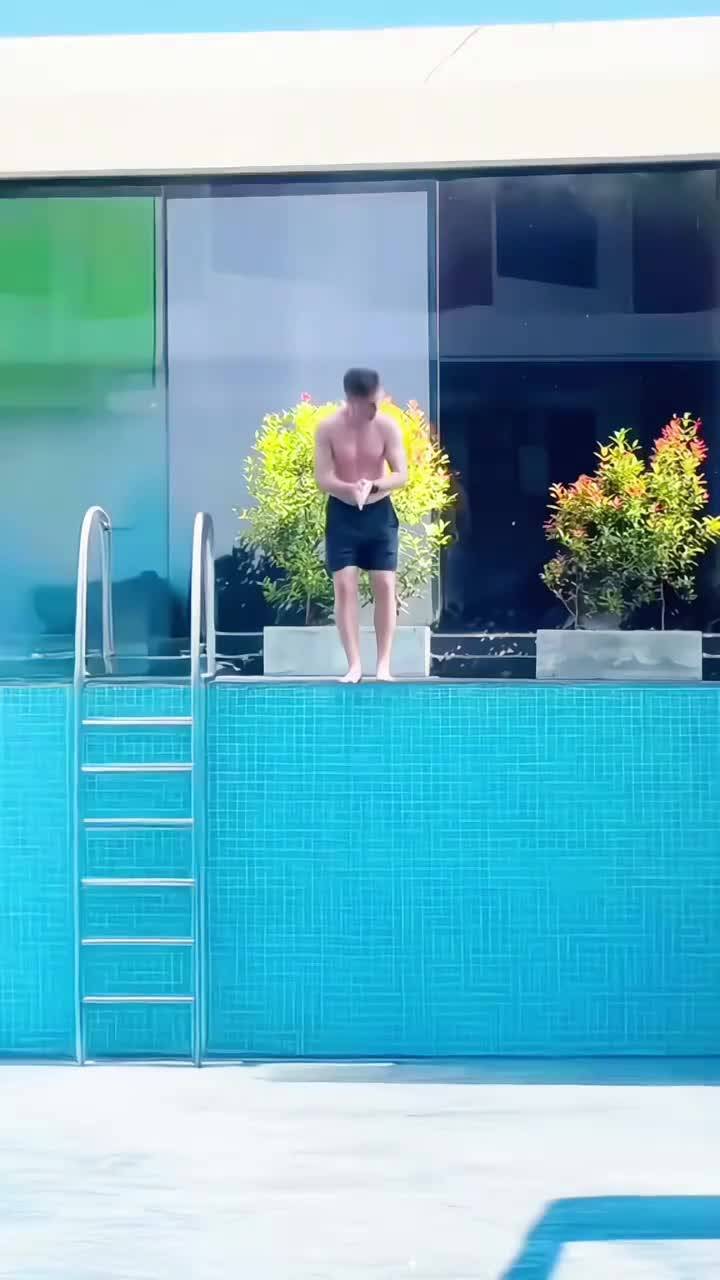 剪纸镂空的纹样中,看见光影在跳舞,是把生活剪成了剔透的模样。