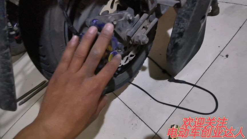 使用碟刹电动车注意事项,这样操作对人和车都好,实用的生活常识