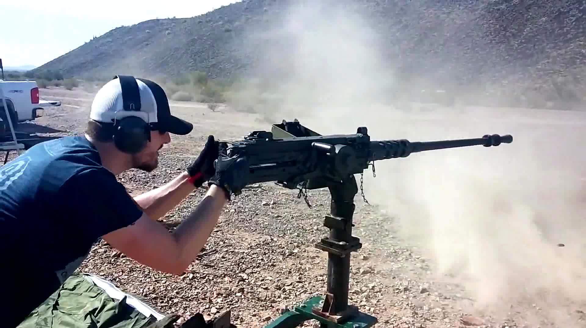 枪械射击合集,被最后一款重机枪锁定就别想逃了