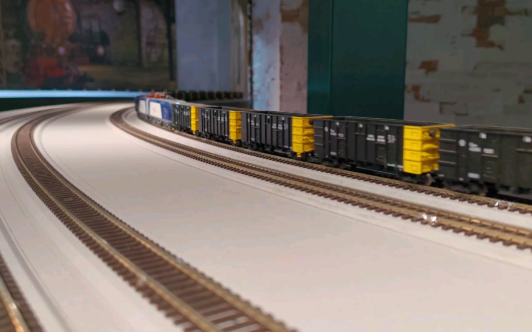 大秦两万吨重载列车模型